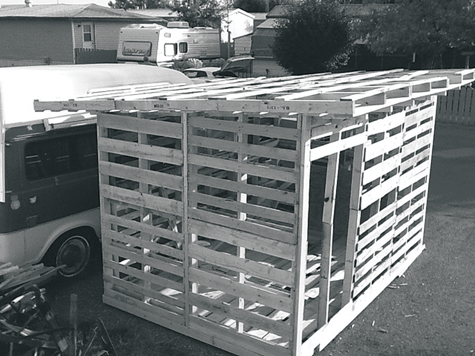 Pallet shed store